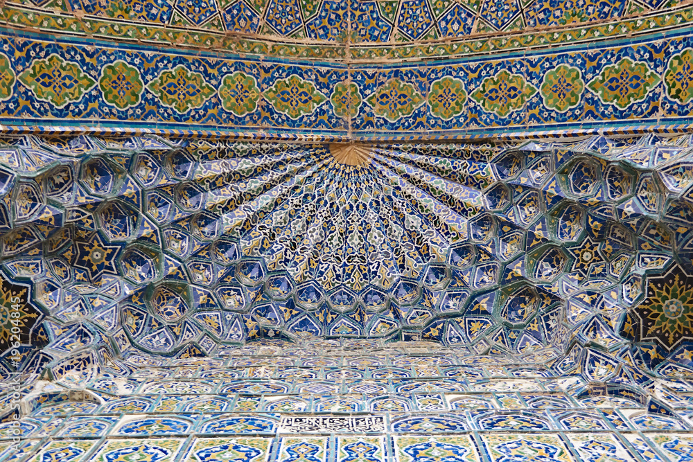 Details of the interior of the dome of the Sherdor Madrassah. Registan ...
