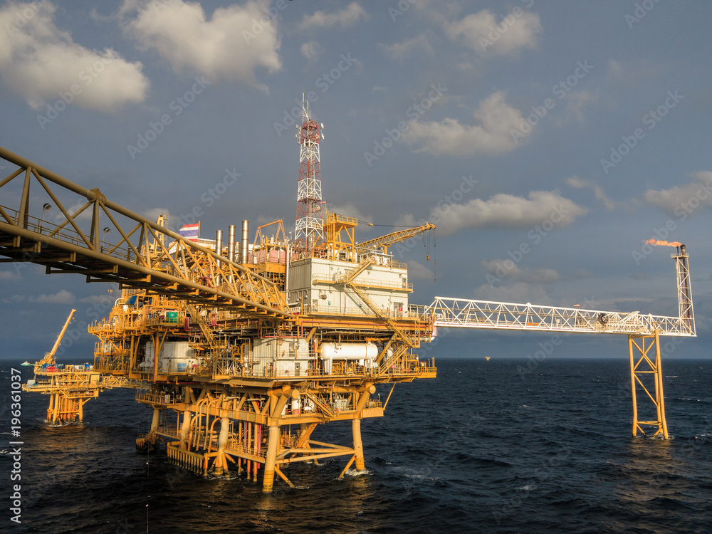 Offshore oil and Gas central processing platform and remote platform ...