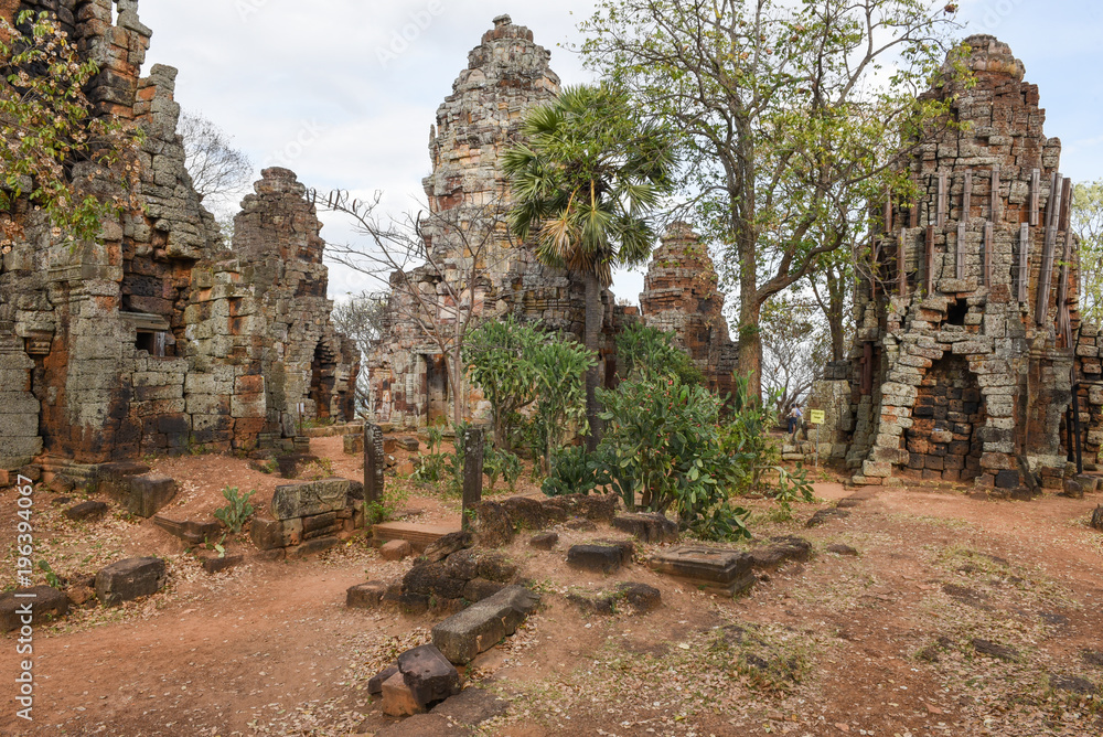Phnom Banan temple at Battambang on Cambodia foto de Stock | Adobe Stock