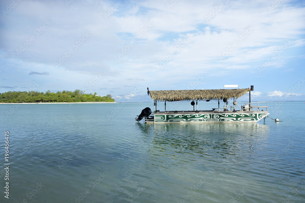 Polynesian boat mooring on Muri lagoon in Rarotonga Cook Islands Stock ...