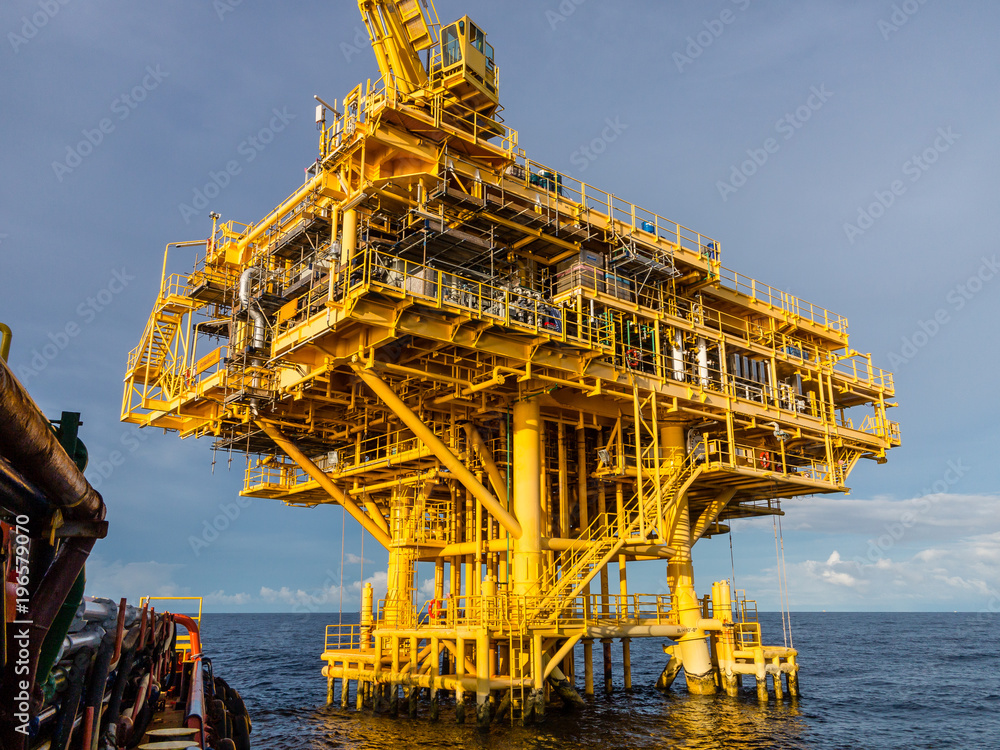 Offshore oil and Gas central processing platform and remote platform ...