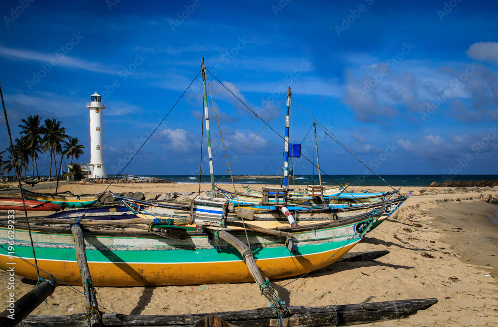 Bunte Fischerboote am Strand von Oluvil Sri Lanka Stock Photo | Adobe Stock