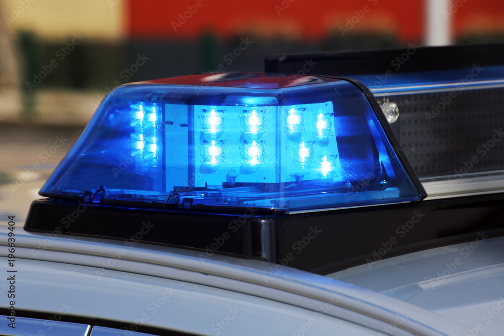 Nahaufnahme Blaulicht Polizeiauto bei Nacht Stock-Foto | Adobe Stock