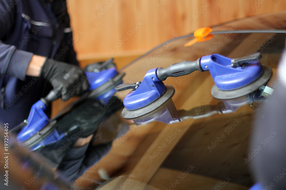 Austausch der Frontscheibe Stock Photo | Adobe Stock