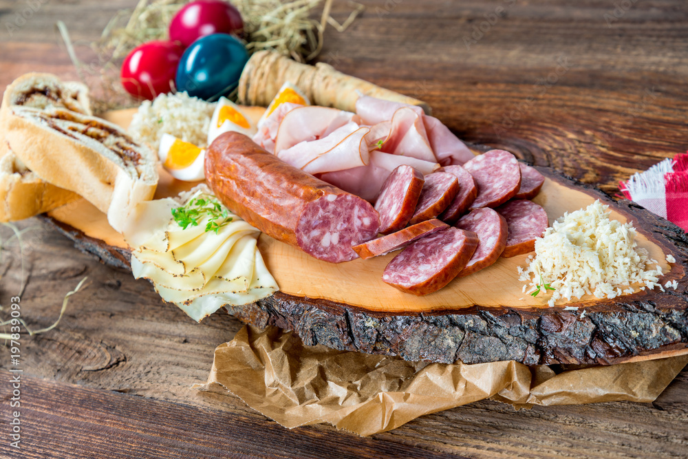 Brettljausn - Wurst und Käse Platte - Jause Stock-Foto | Adobe Stock