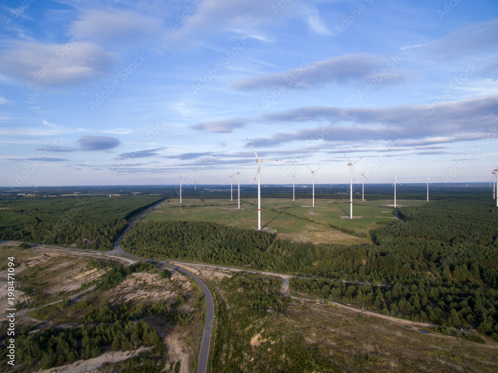 Luftbild Straße Wald Landschaft mit Windrad Windpark Strom Stock Photo ...