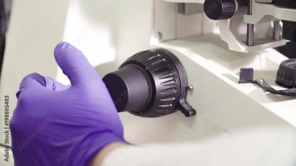 Hand rotating adjustment knob of a microscope Stock ビデオ | Adobe Stock