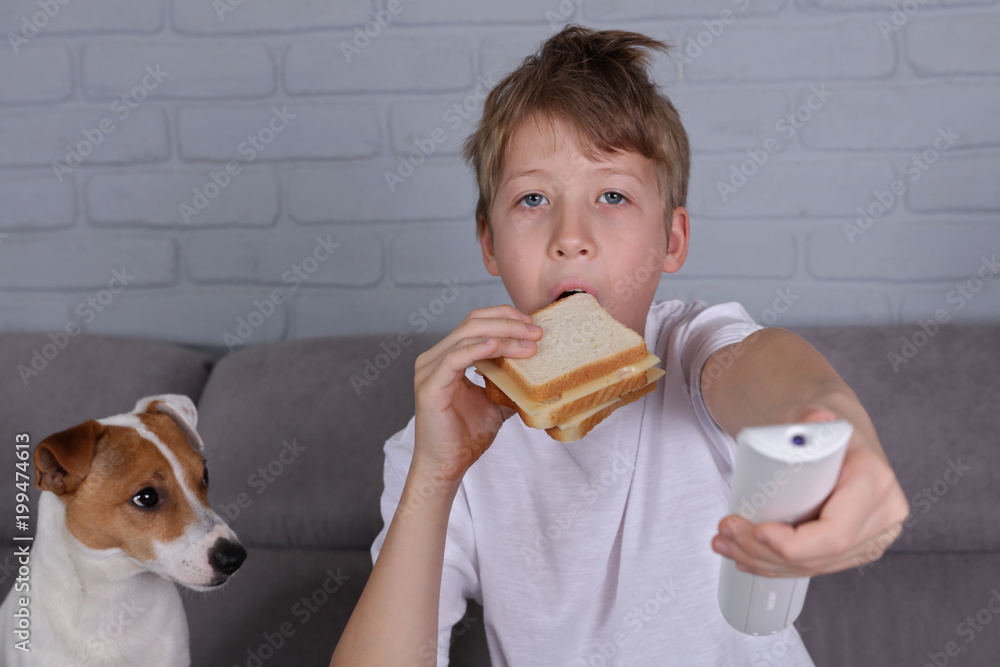 Children bad eating habits, Kid eating unhealthy junk food sandwich and ...