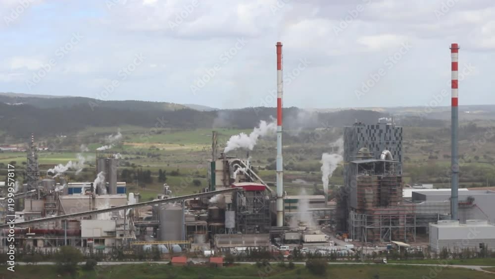 Vídeo do Stock: Paper factory releasing smoke and steam near nature ...