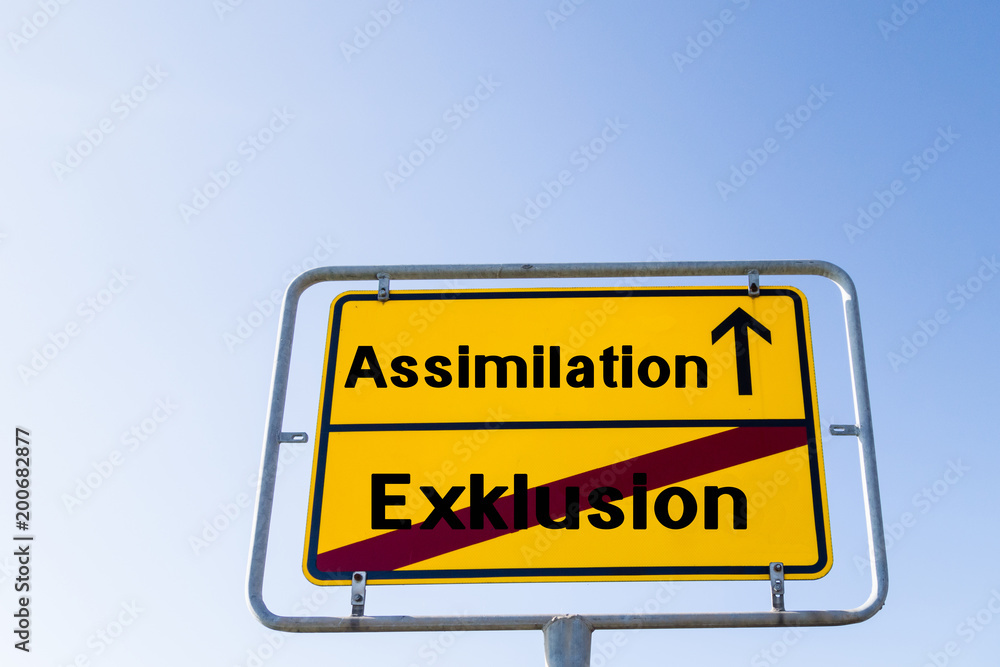 Assimilation oder Exklusion Stock-Foto | Adobe Stock