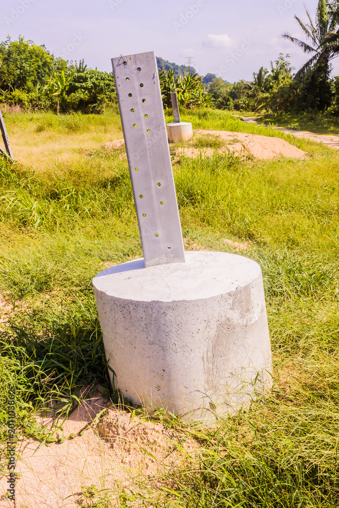 Construction details: Round stump concrete column with galvanized steel ...
