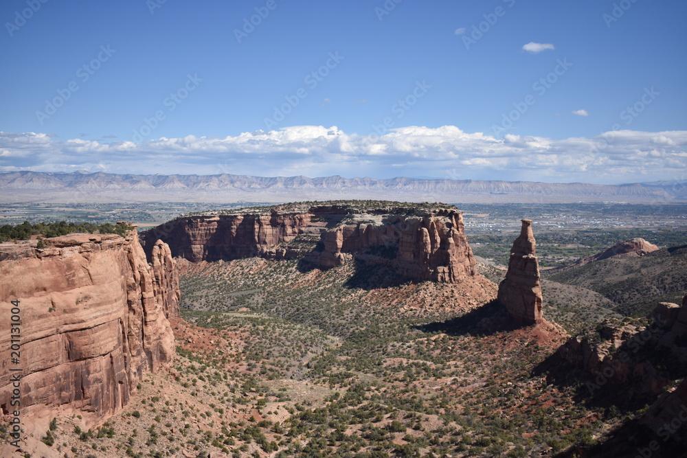Geologic phenomena and natural wonders of Colorado National Monument ...