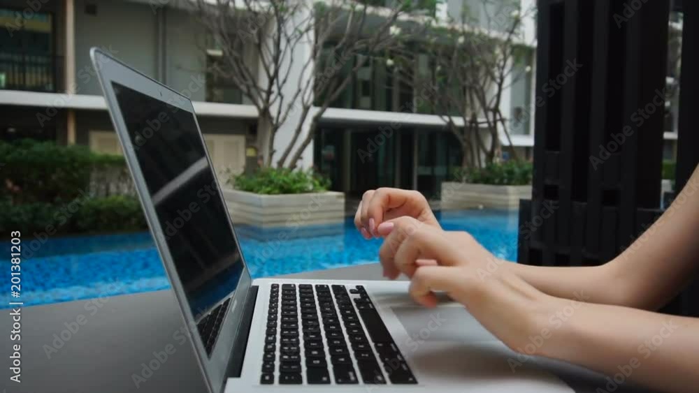 Vidéo Stock Close up hands typing on laptop keyboard in slow motion ...