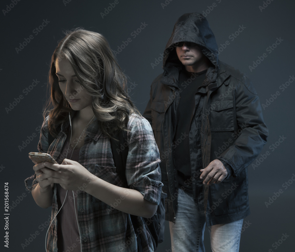FEMALE SELF DEFENSE SERIES- Teenage Girl gets attacked by a stranger ...