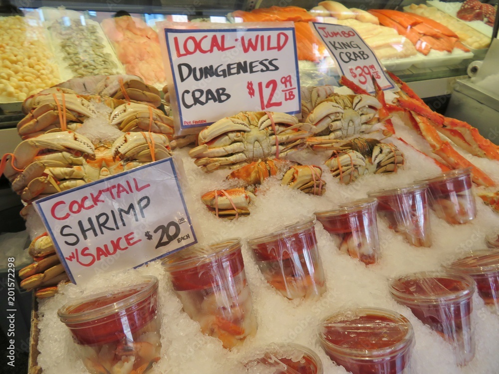 Dungeness crab and shrimp cocktail for sail at a fish market Stock ...