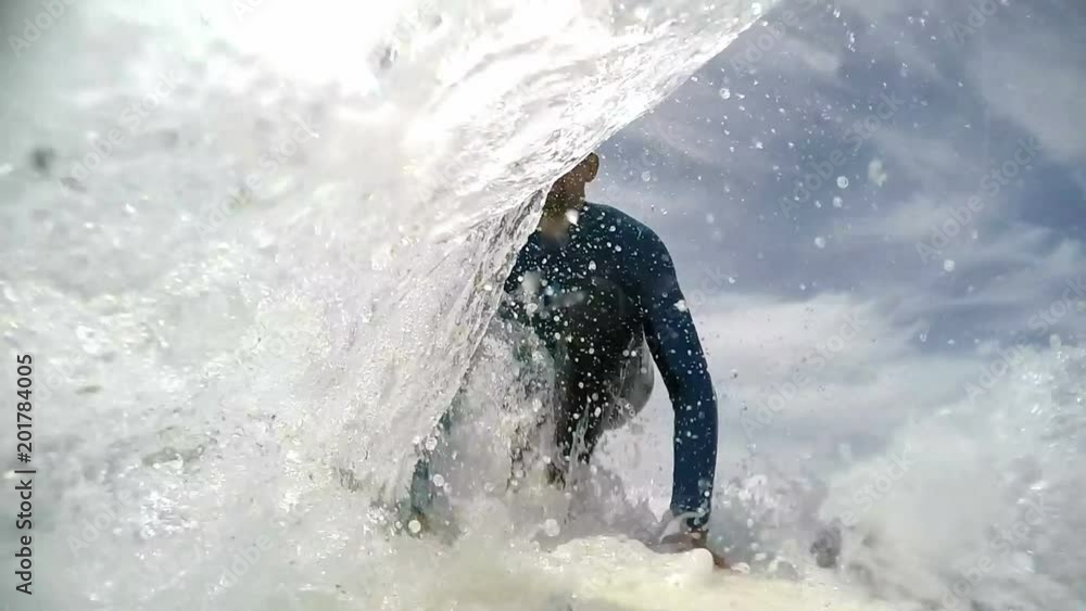 Front view of a surfer take off in slow motion vídeo do Stock | Adobe Stock