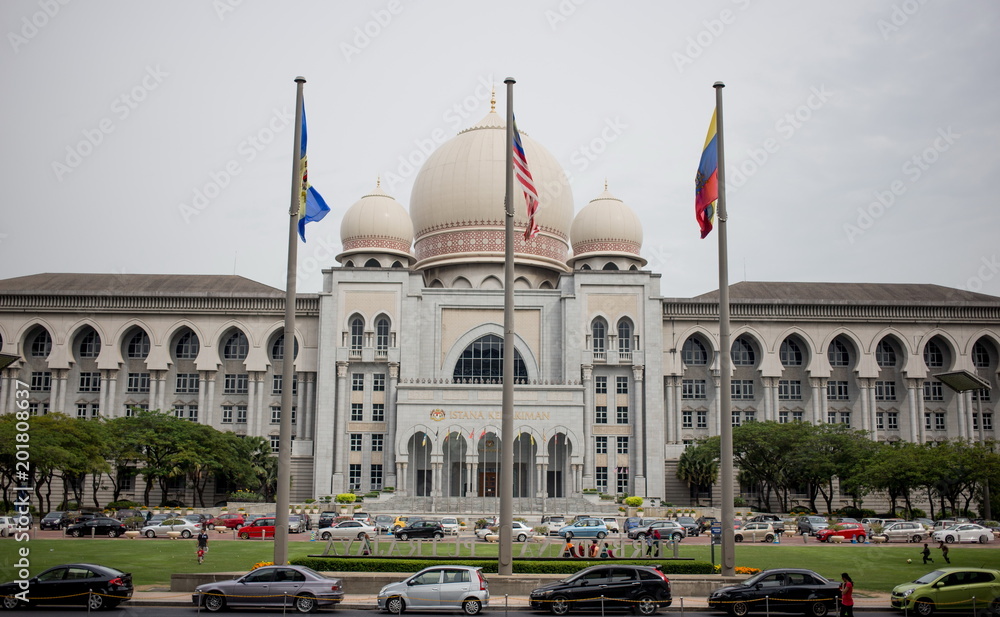 Perdana Putra, Putrajaya, Malaysia. New Islamic architecture, Moorish ...