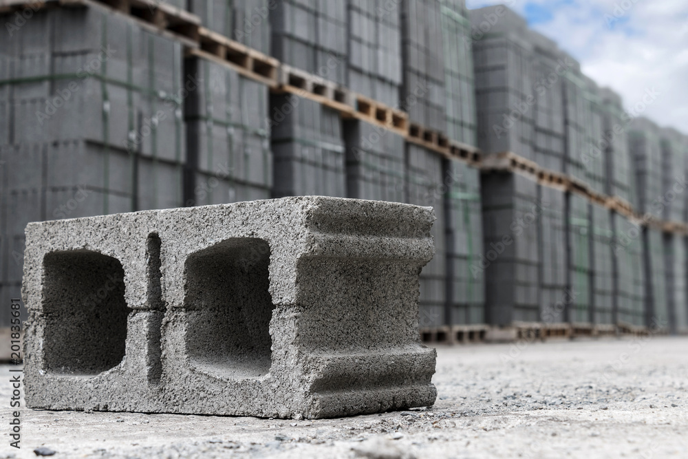 Foto de Concrete blocks before loading do Stock | Adobe Stock