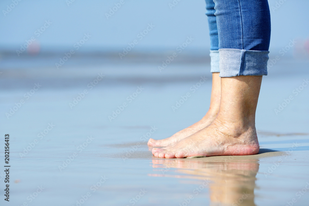 barfuß am Strand Stock Photo | Adobe Stock