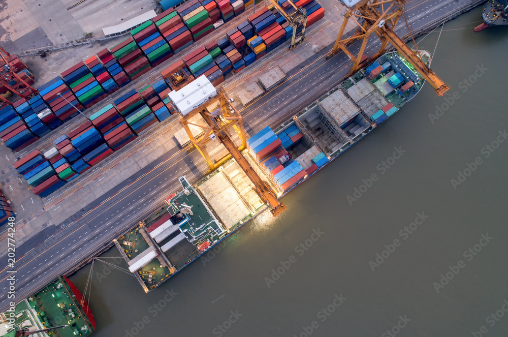 Foto de Containers yard in port congestion with ship vessels are ...