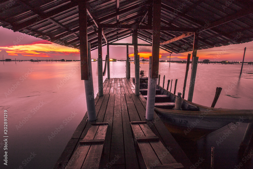 Evening boat dock Village fishing village (Koh Yoi) is a way of life ...
