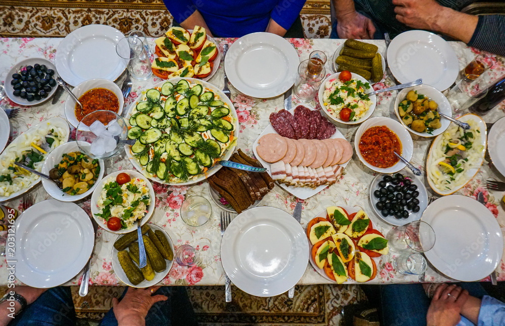 mesa con comida típica rusa Stock Photo | Adobe Stock