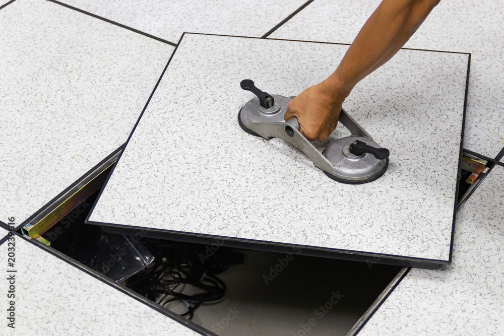 Suction Lifter - Hand man on Tool platform - The open floor in Server ...