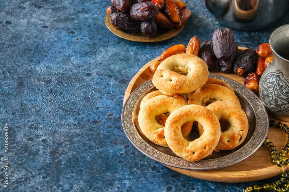 Traditional arabic date ring cookies - kaak bi ajwa, popular cookies ...