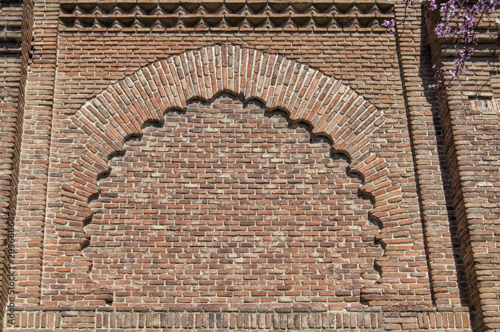 ARCO CIEGO LOBULADO DE LADRILLO/arco ciego lobulado en el exterior de ...