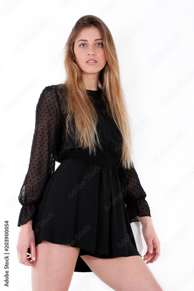 Frau im schwarzen sexy Kleid Porträt Stock-Foto | Adobe Stock