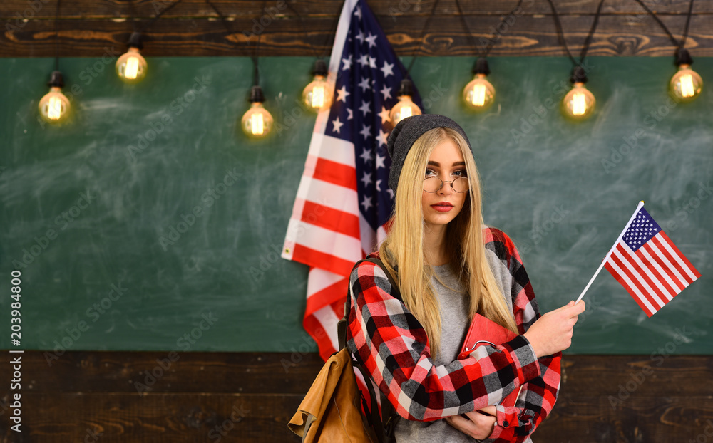 Student looks for studying method that suits his learning style ...