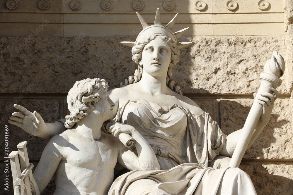 Statue du Musée d’histoire naturelle de Vienne Stock Photo | Adobe Stock