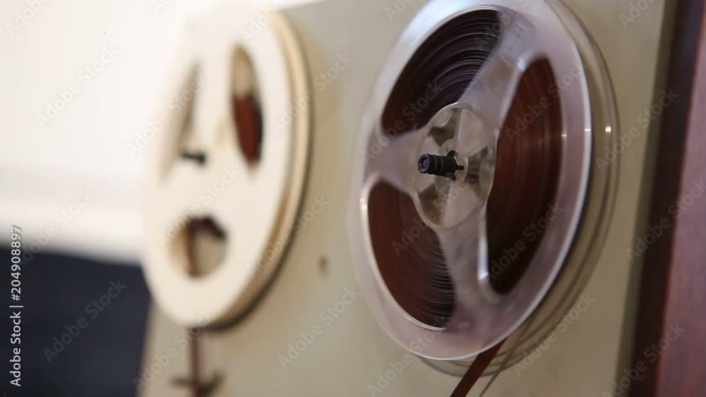 Play and rewind the tape in the old reel tape recorder, Old reel-to ...