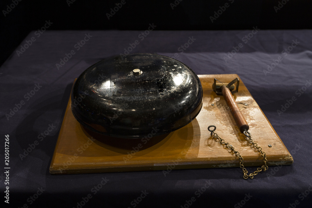 Ringside Ring Gong - device for delivering sound signals during boxing ...