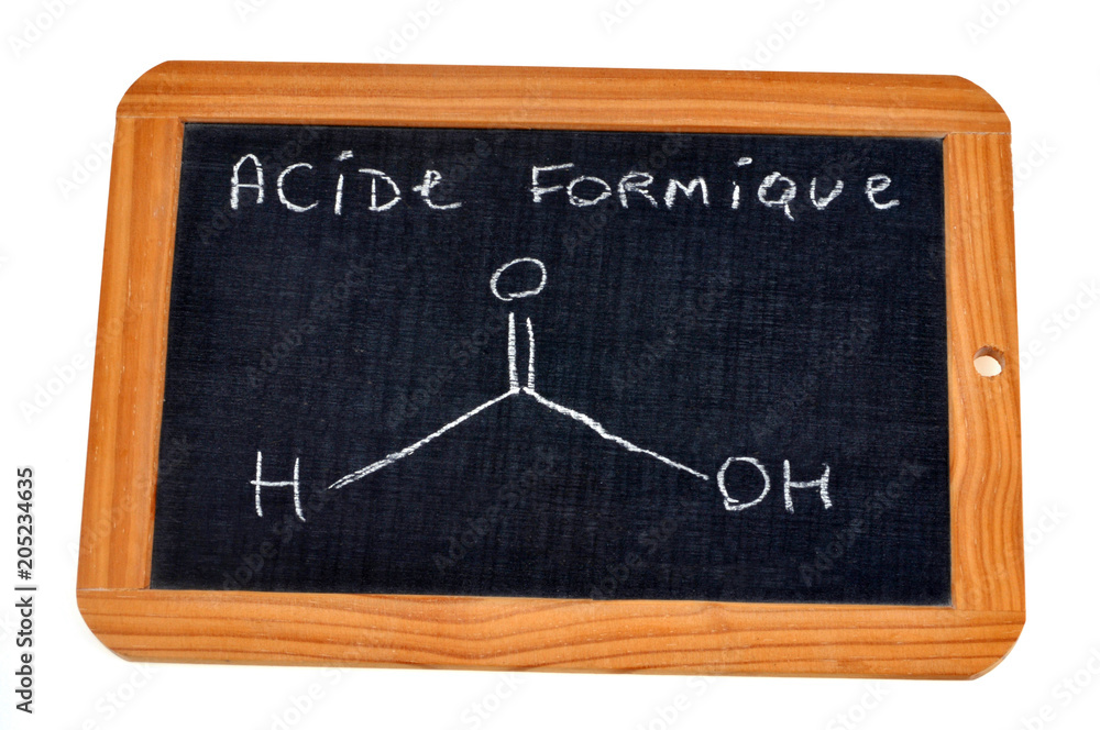 Formule chimique de l'acide formique écrite sur une ardoise Stock Photo ...