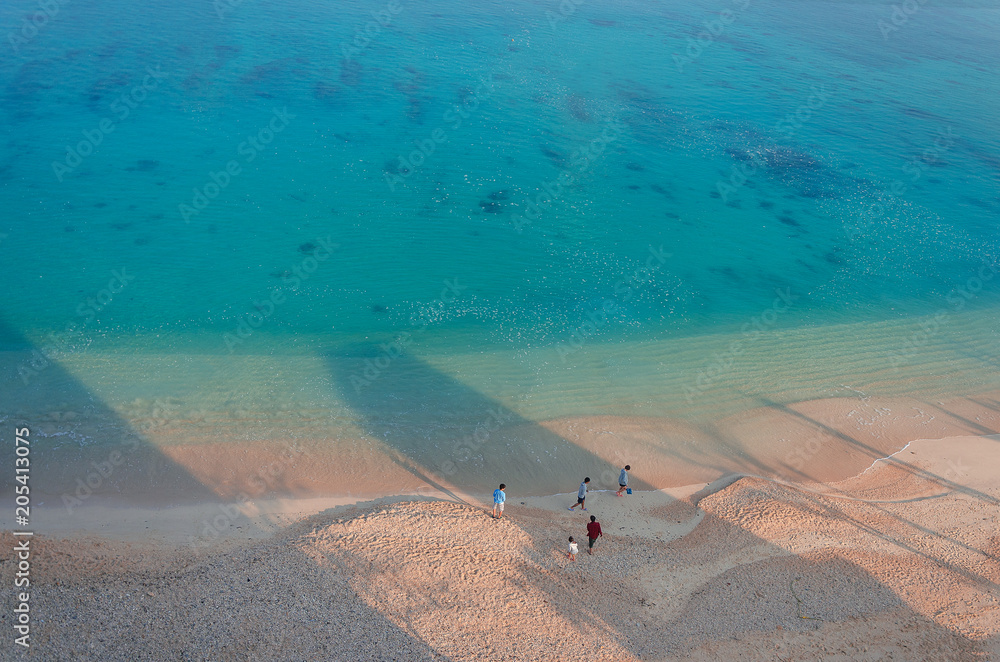 Foto de Several people on the beach of Kouki in Nago on Okinawa island ...