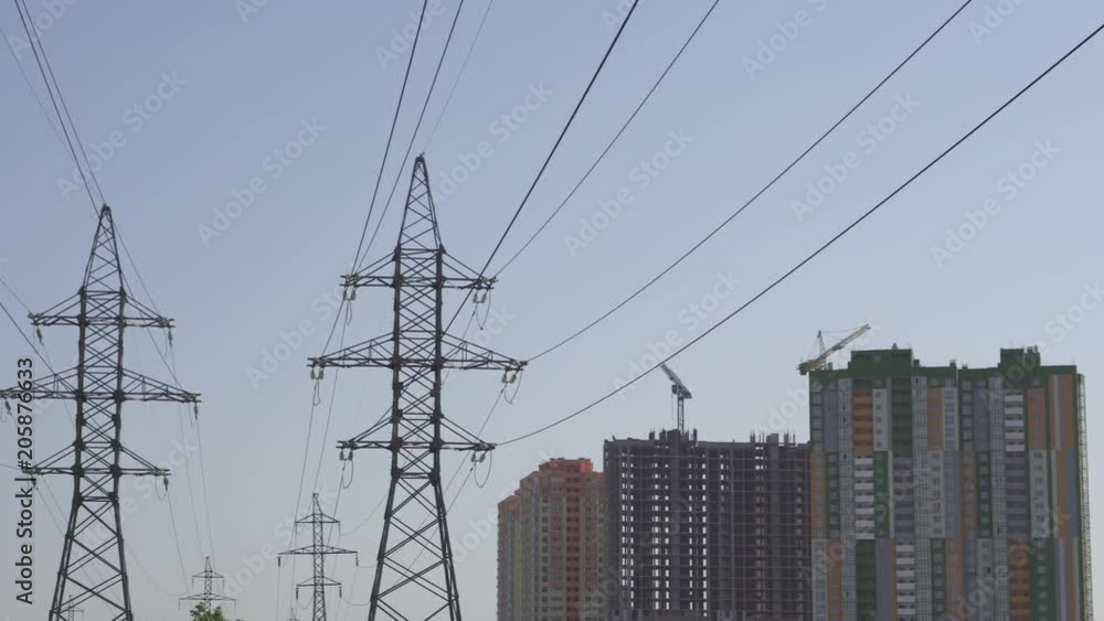 Vidéo Stock A line of power transmissions near a new residential high ...