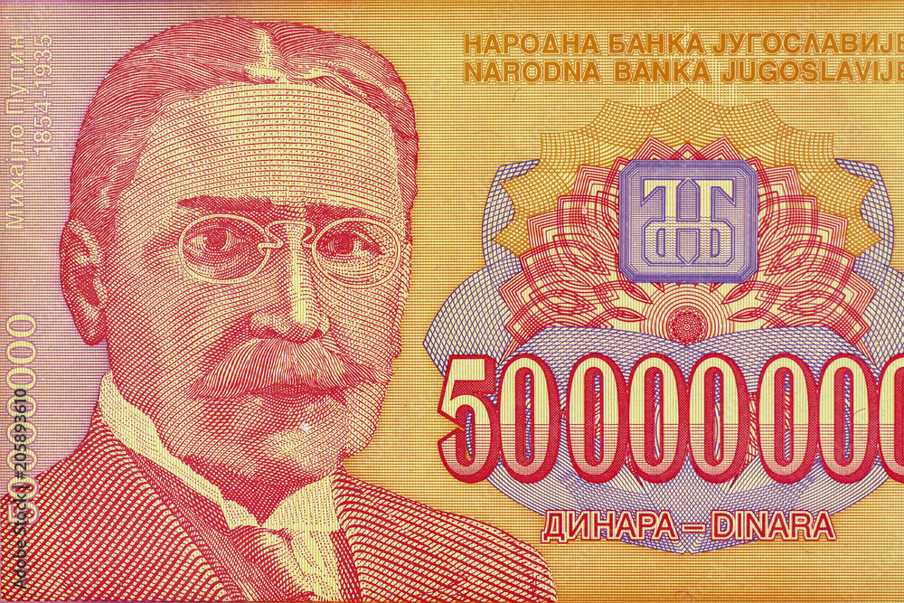 Fifty million dinars in front of pictures of hyephi, crabs, physicists ... Fifty million dinars in front of pictures of hyephi, crabs, physicists ...