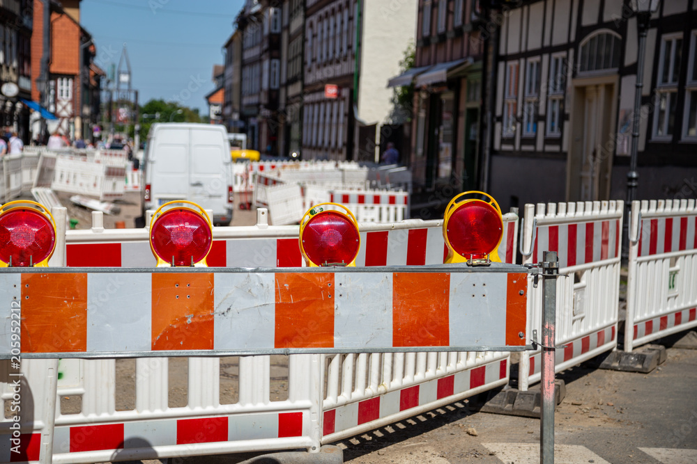 Foto de Absperrung einer Straße in einer Innenstadt, Altstadt ...