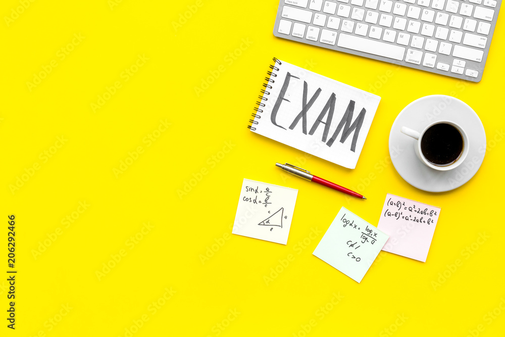 Foto Stock Preparing for the exam. Word Exam written in notebook on ...