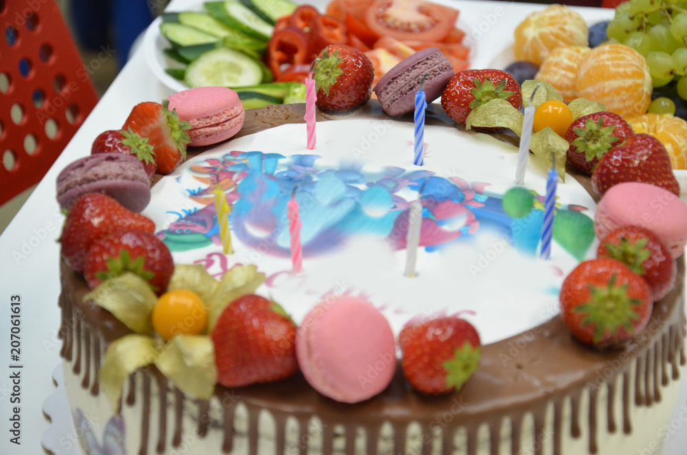 Hand cut the birthday cake with knifeBirthday cake with the inscription ...