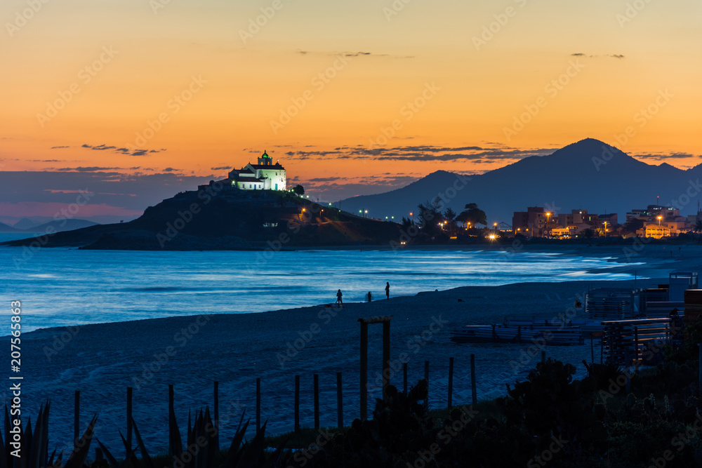 Foto de Beautiful sunset at Itauna beach at Saquarema, the capital of ...