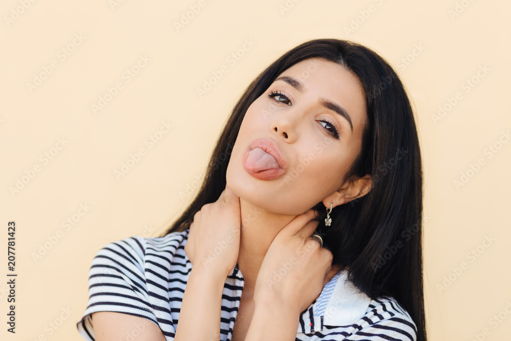 Lady Long Necks Attractive