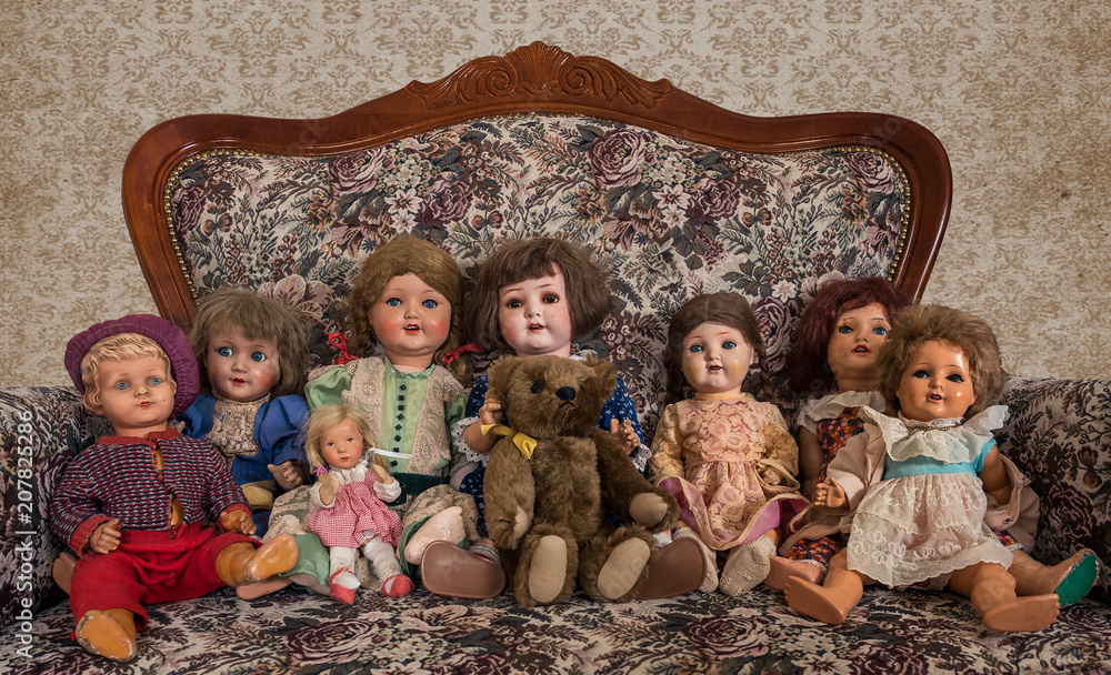 uralte antike puppen um 1900, vintage toy spielzeug Stock-Foto | Adobe ...