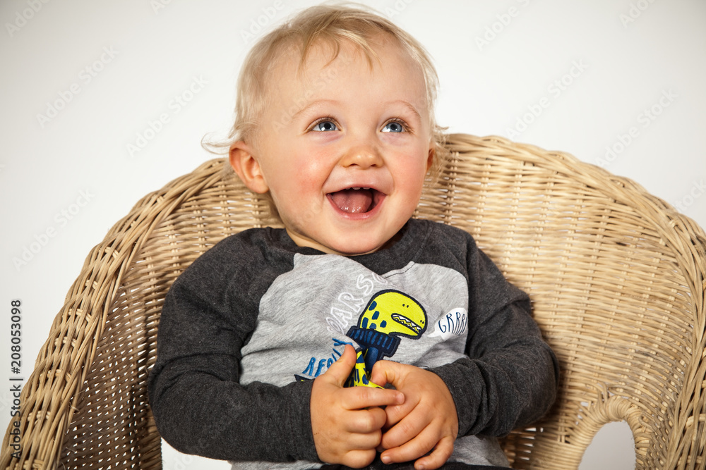lachendes Kind Stock-Foto | Adobe Stock