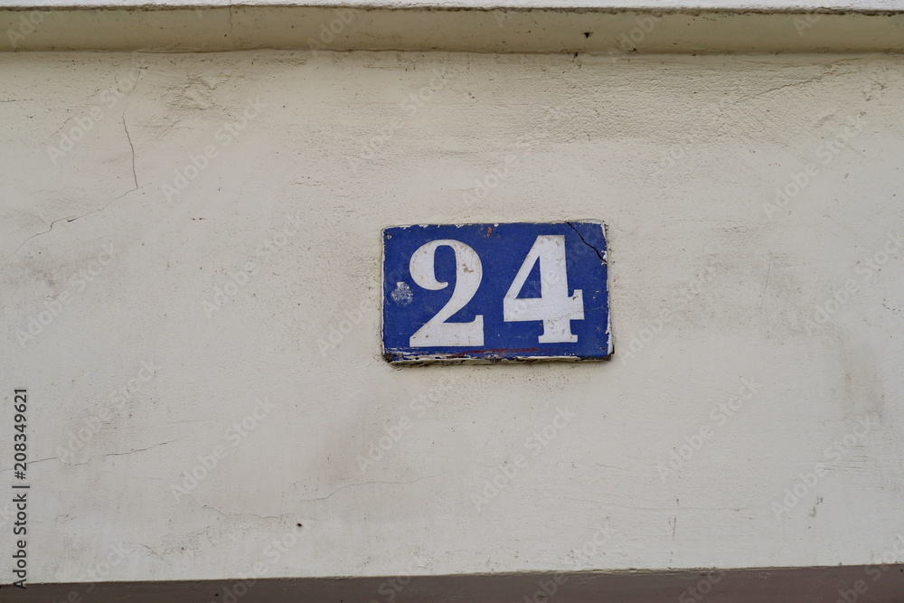 Niuméro 24. Plaque de numéro de rue sur façade. Stock Photo | Adobe Stock