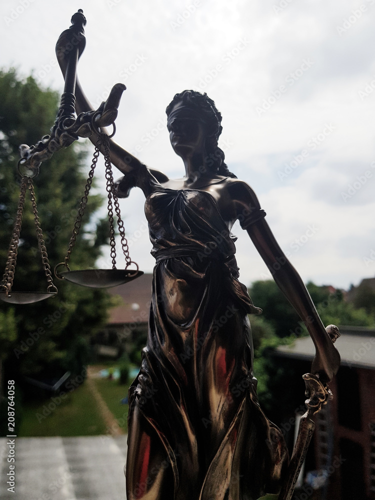 Justiz Symbol als Zeichen der Gerechtigkeit Stock Photo | Adobe Stock