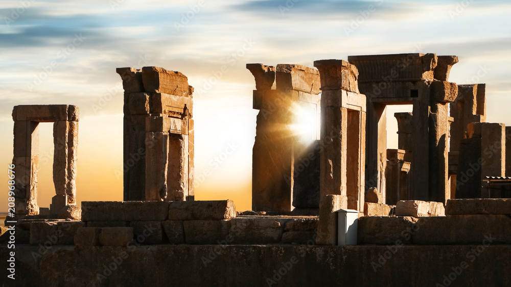 Sunrise in Persepolis. Iran. Ancient Persia. Sunrise and sunset ...