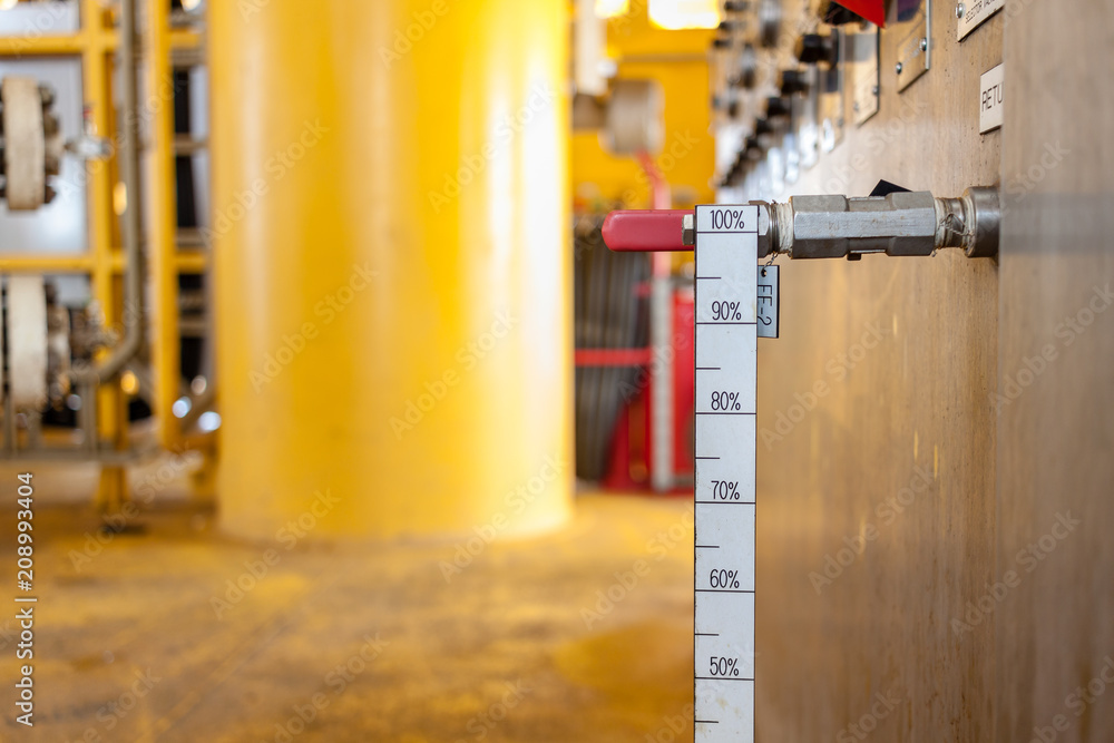 Foto de Level gauge indicator or sight glass level transmitter use for ...