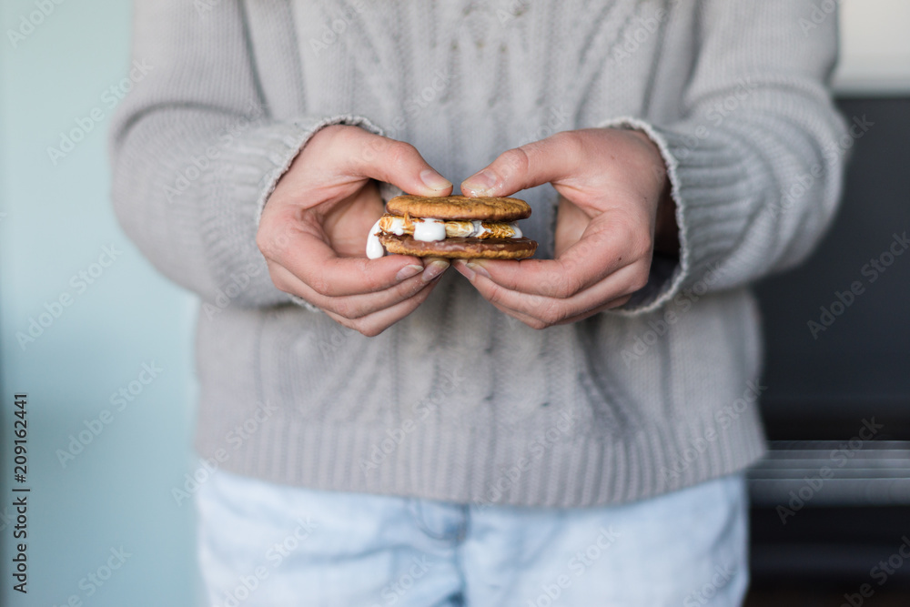 hand holding smore, the Aussie version with chocolate digestives Stock ...